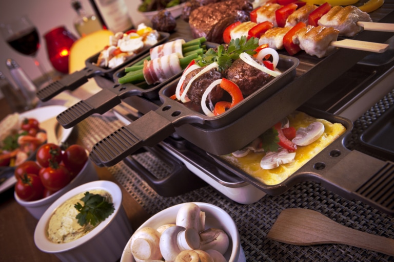 J'ai testé 24 appareils à raclette (et pris 3kg) : voici 3 les meilleurs