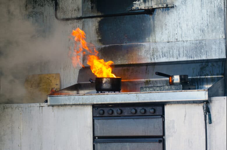 Pourquoi une friteuse peut exploser ou prendre feu?